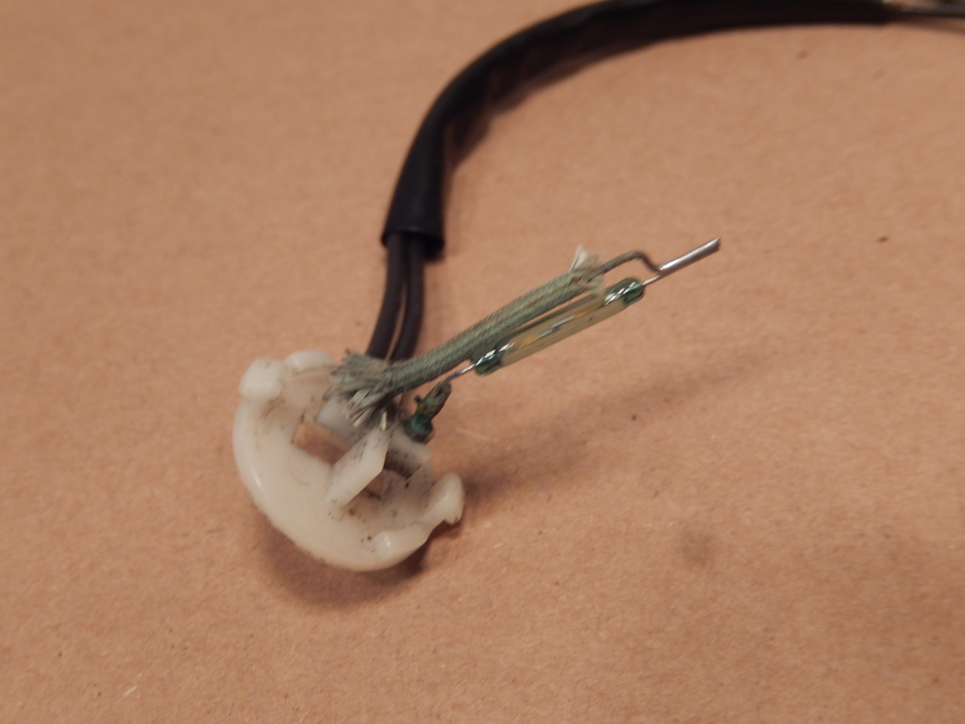 Datsun 280ZX Engine Coolant Bottle Temperature Sensor – Joeyz Datsun