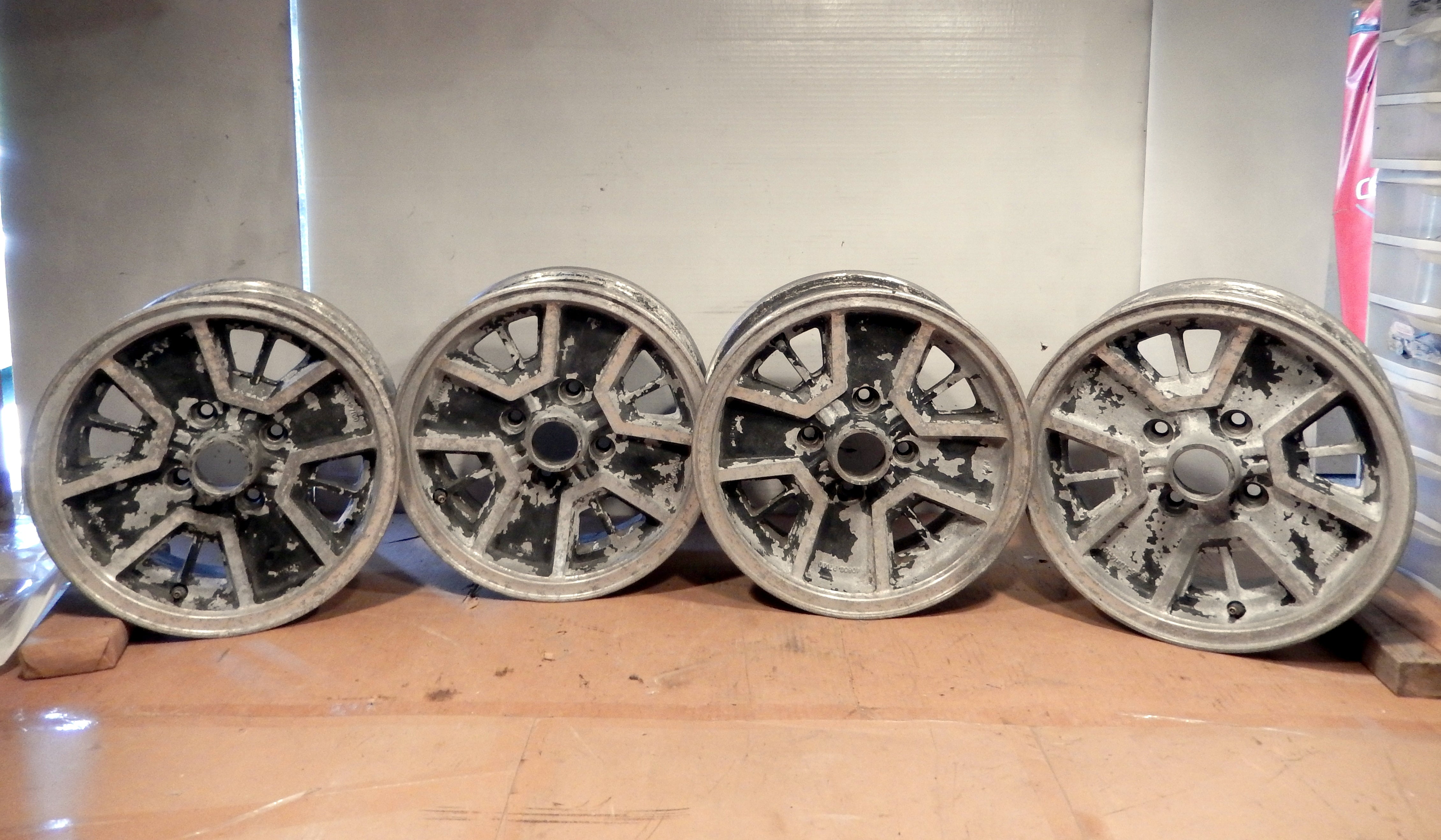 Datsun 240Z Set of 4 Nissan 14" Alloy Wheels SKU #14 – Joeyz Datsun
