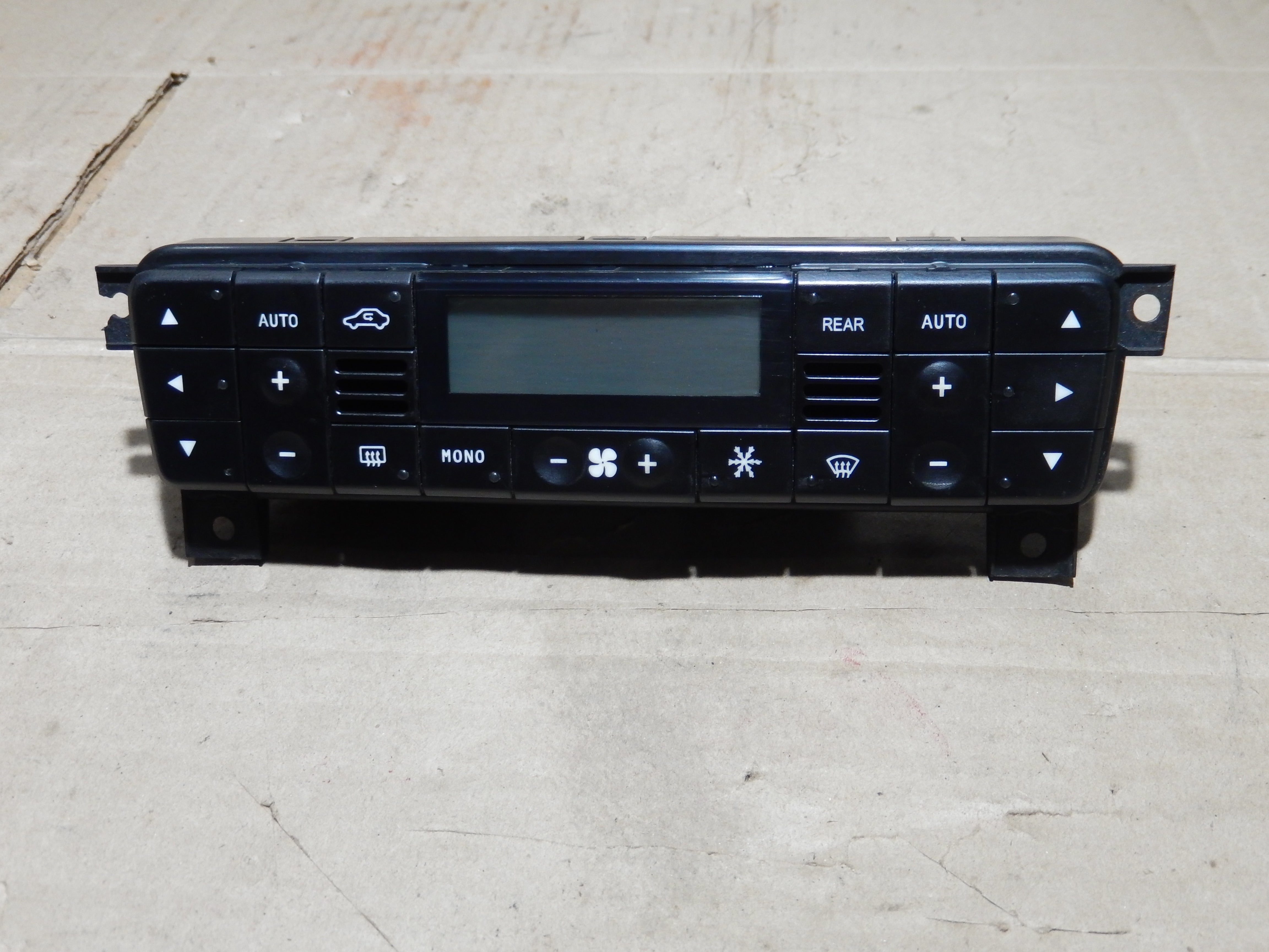 Maserati Quattroporte Center Console Face Control Panel – Joeyz Datsun