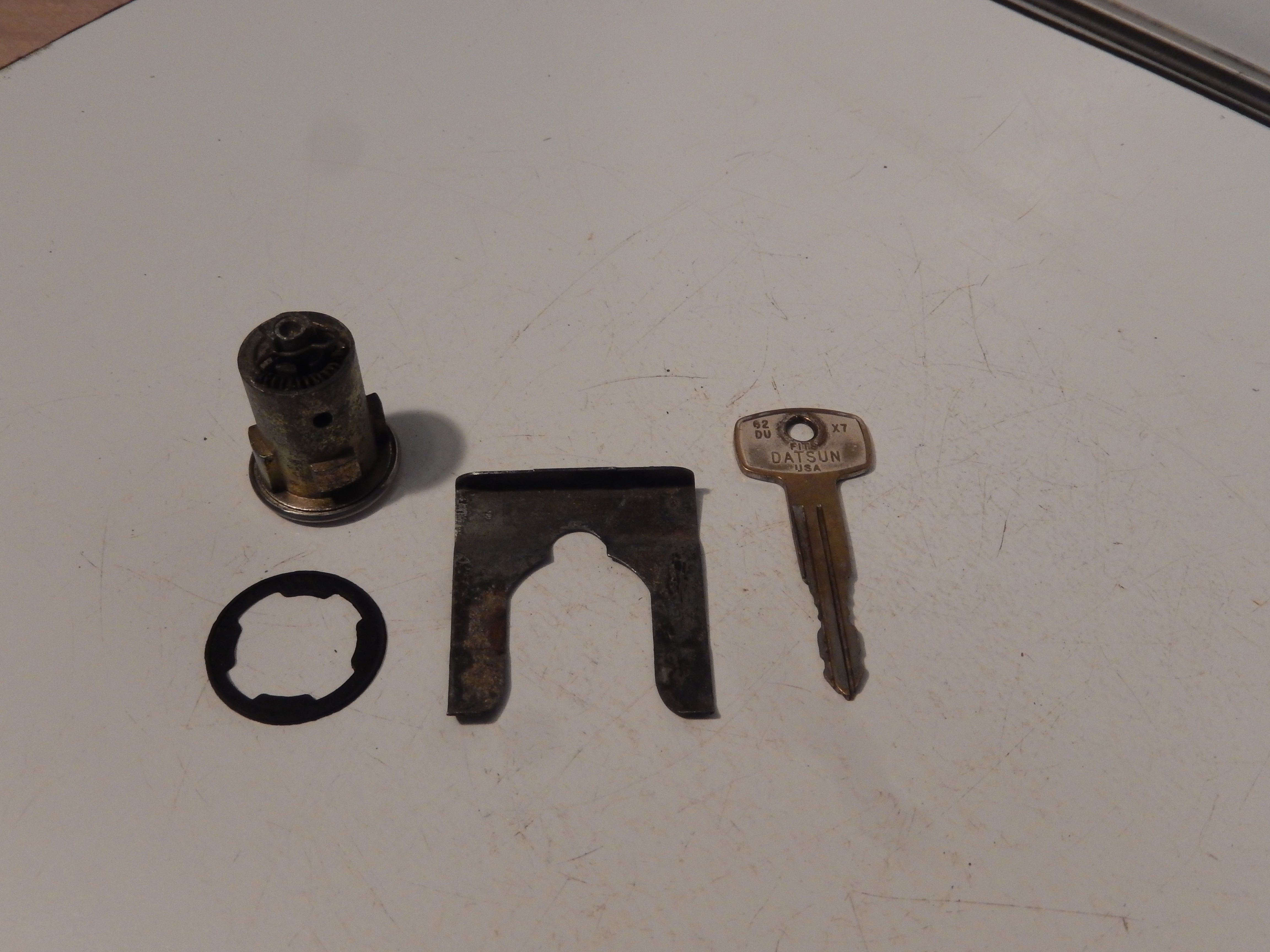 Datsun 240Z Working Door Lock Tumbler With Key – Joeyz Datsun