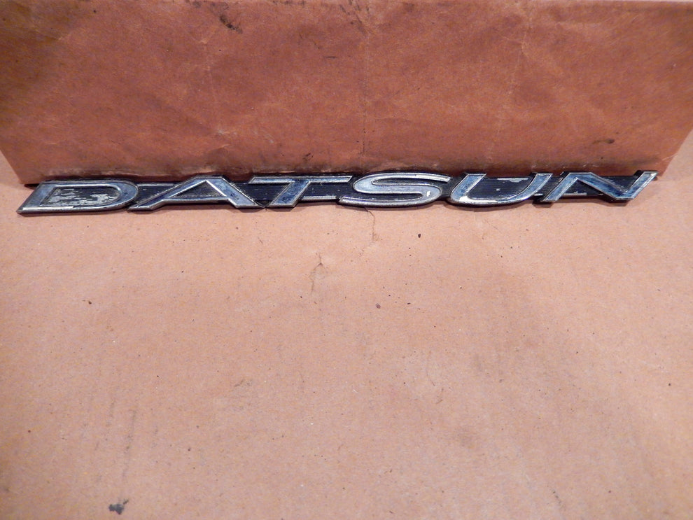 Datsun 240Z Front Fender Script – Joeyz Datsun