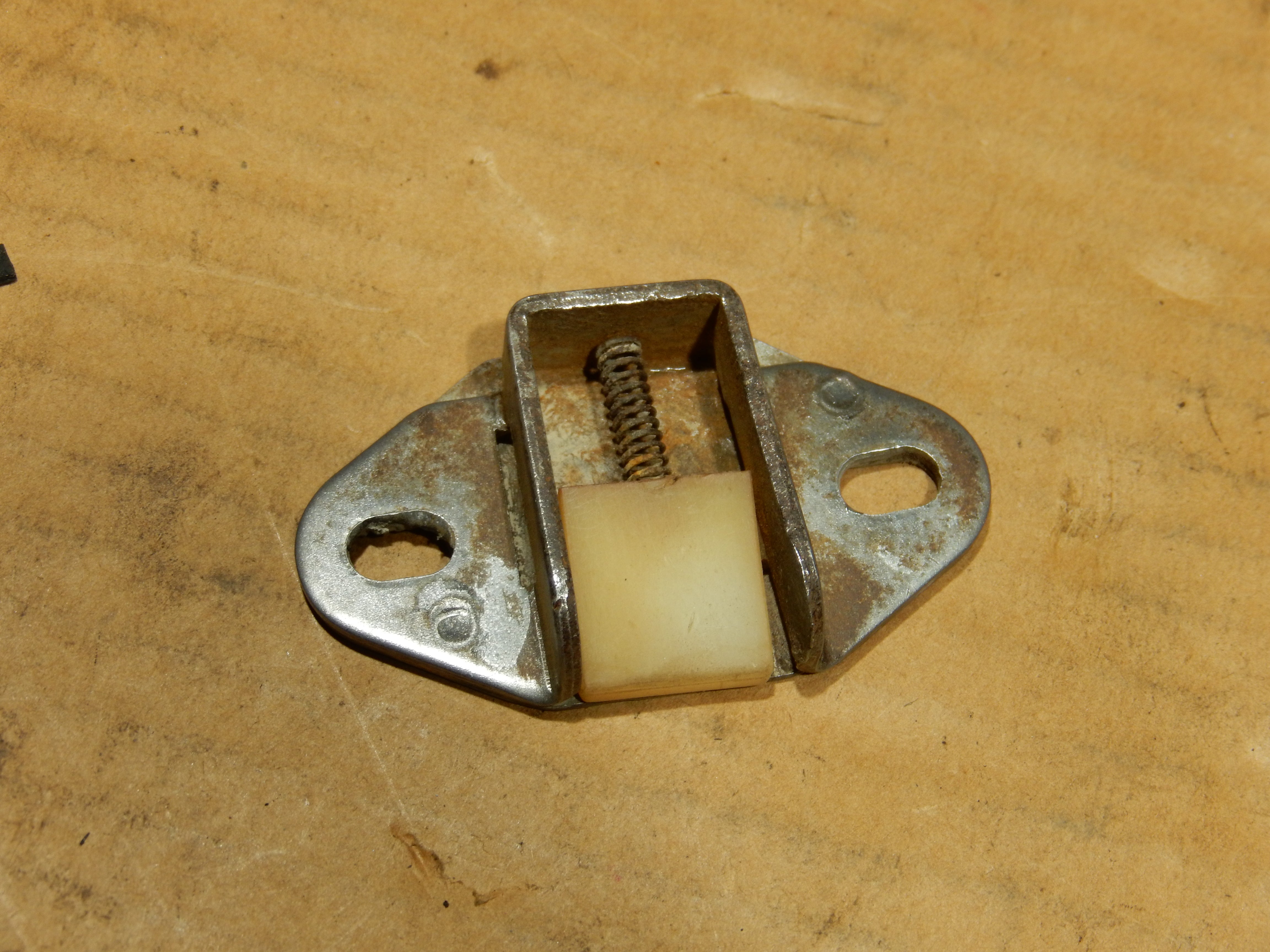 Datsun 240Z Rear Hatch Spring Guide – Joeyz Datsun